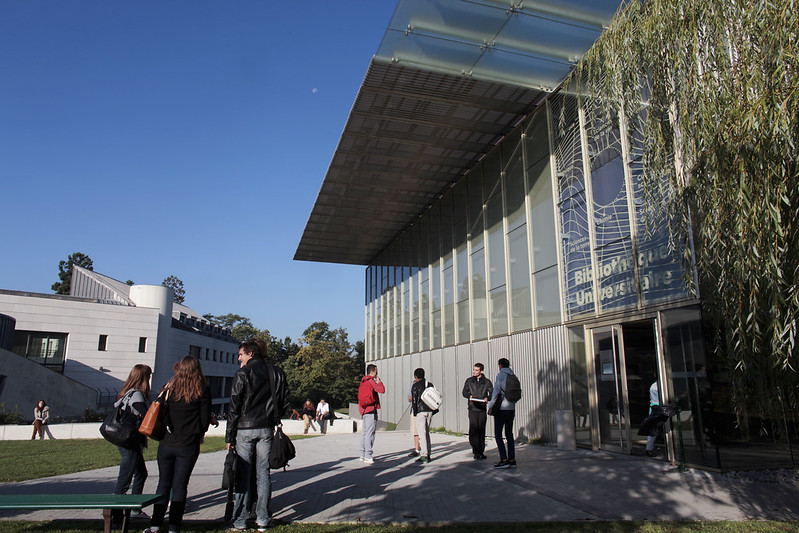 La bibliothèque universitaire du campus de Versailles fête ses 10 ans ...
