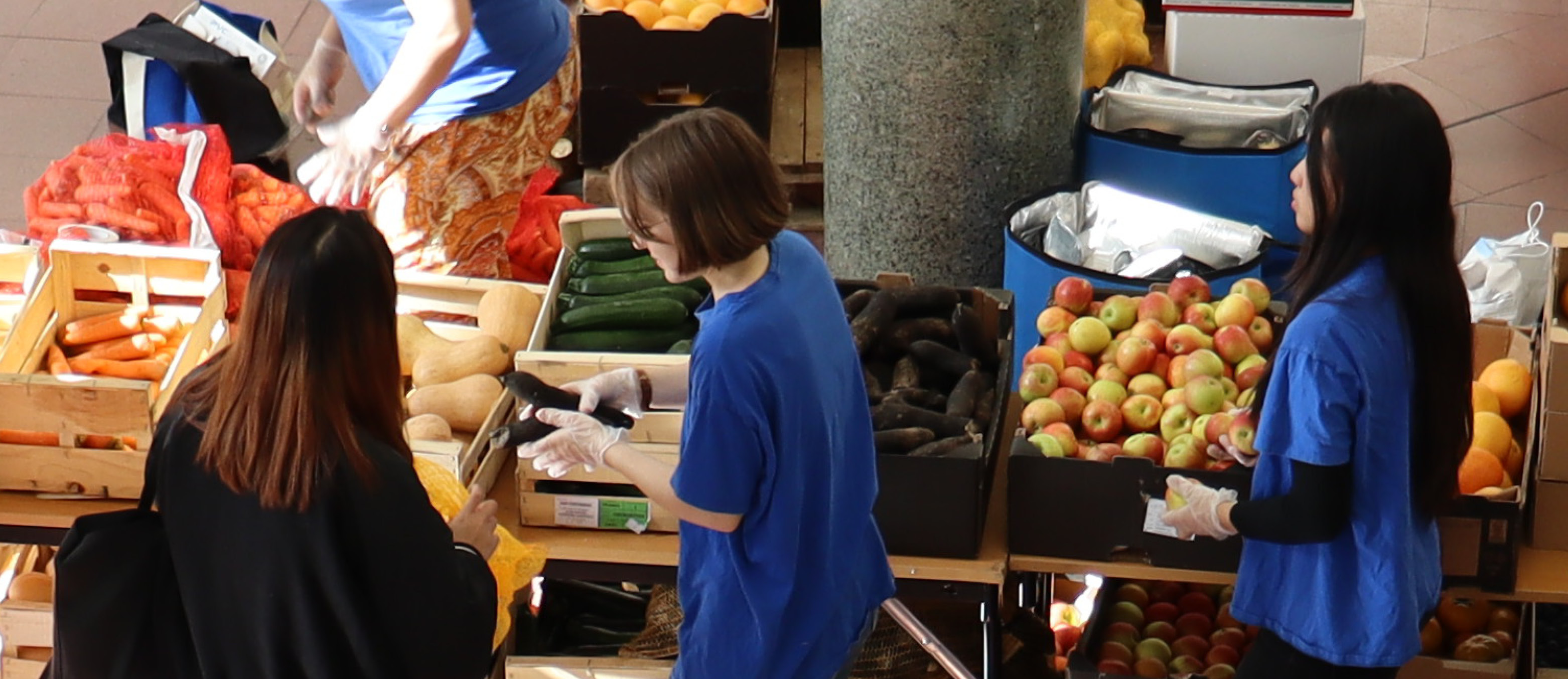 Distributions de colis alimentaires gratuits pour les étudiants de ...