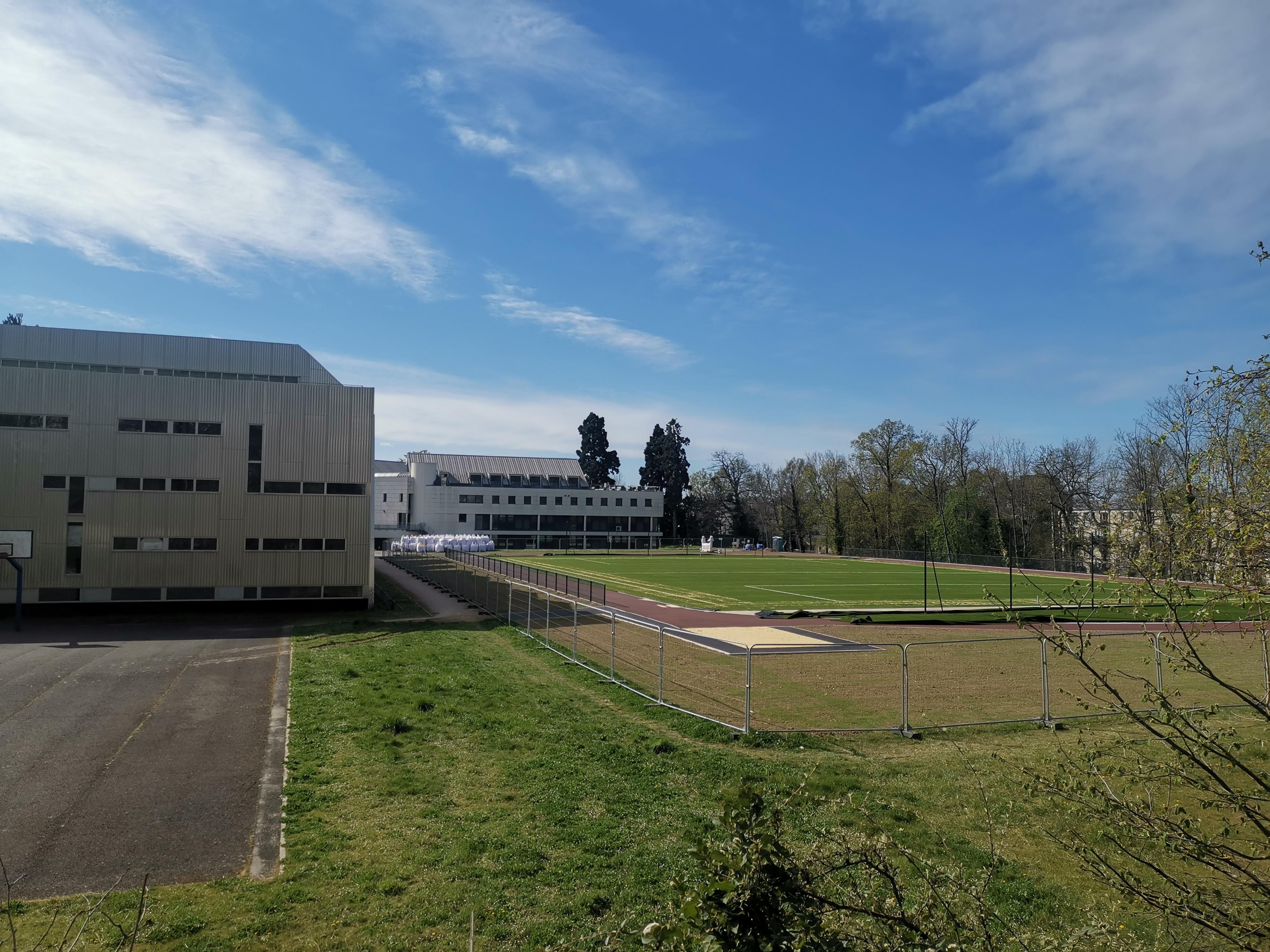 Inauguration du nouveau terrain de sport et Olympiades à l'UFR des ...