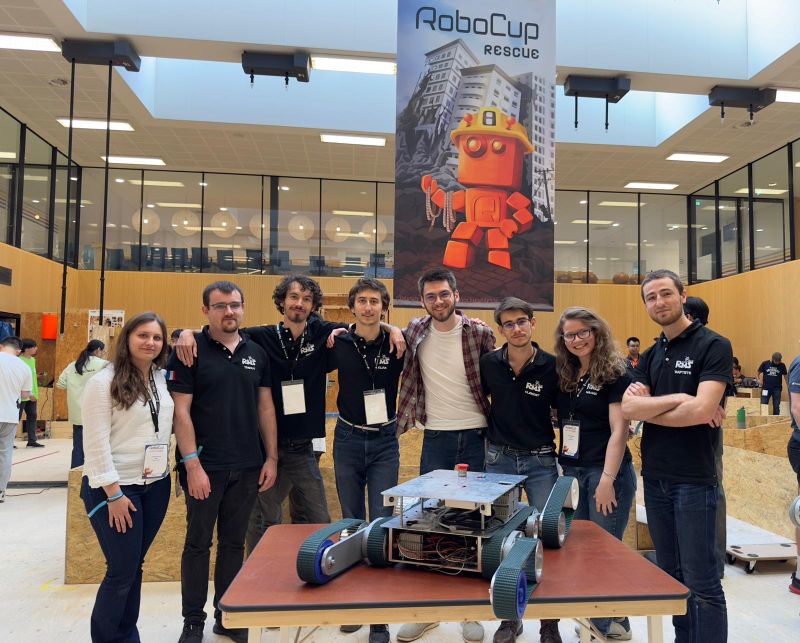 Des étudiants ingénieurs de l’UVSQ à la RoboCup, plus grande ...