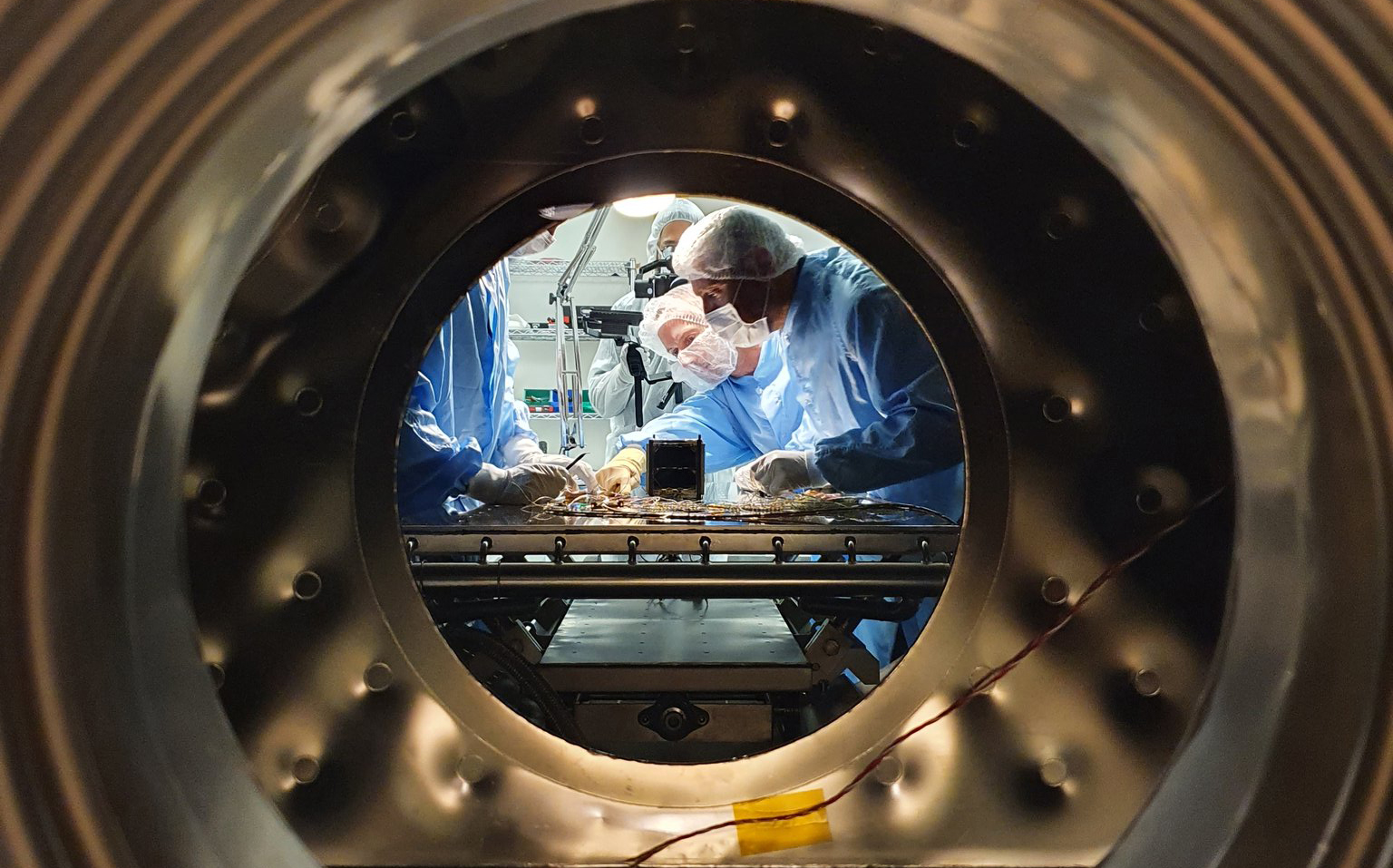 Mission UVSQ-SAT : mise en orbite d’un nano-satellite pour étudier le ...